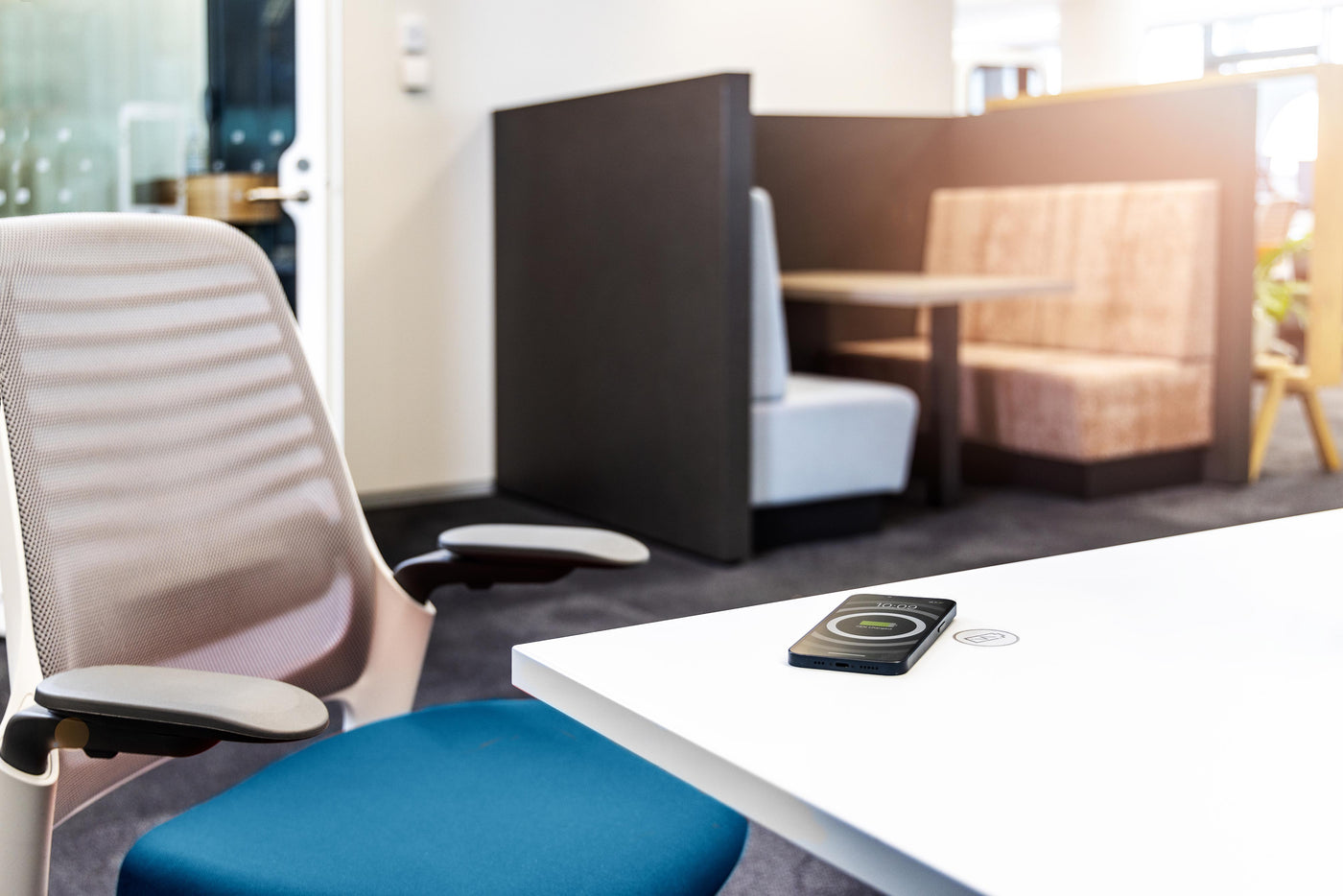 Wireless charging in your meeting room | Zens